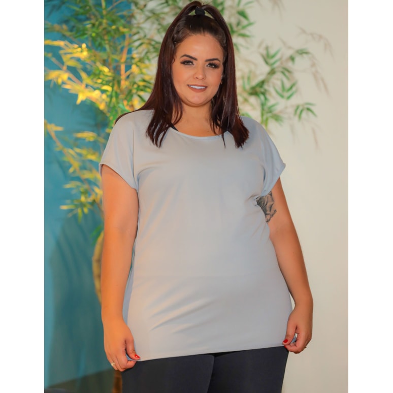 Blusa Feminina Fitness Alongada em Dry Fit Plus Size Blusa Feminina Fitness Alongada em Dry Fit Plus Size